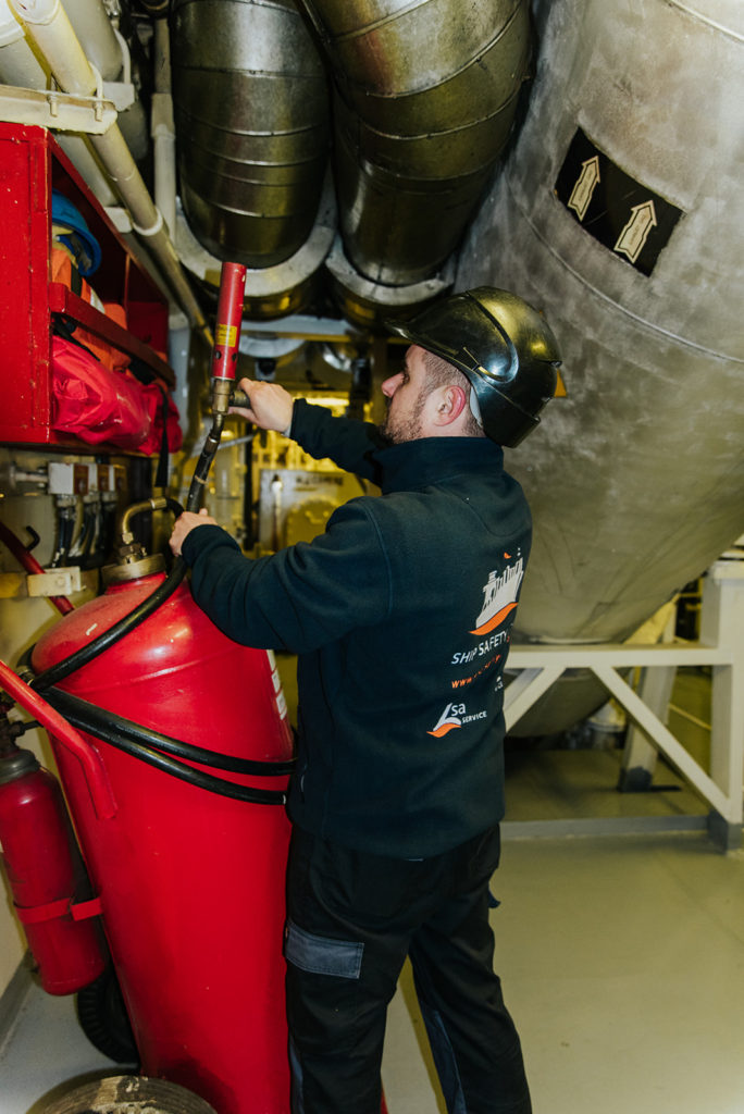 Marine Fire Extinguisher Inspection – FFE-Service GmbH